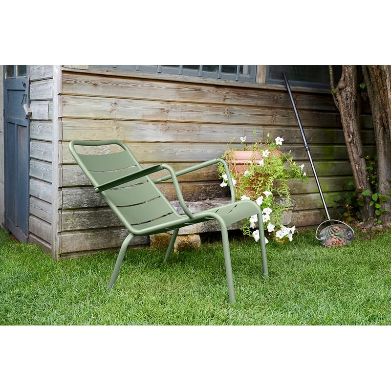 Fauteuil bas Luxembourg Fermob - gris | Made In Design