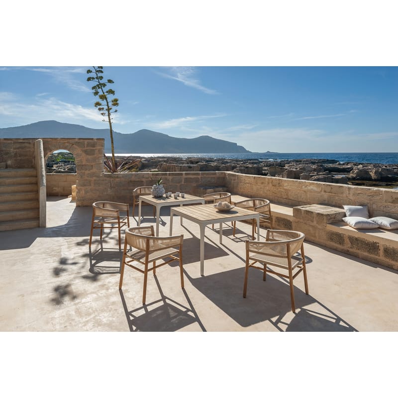 Stapelbarer Sessel Kilt von Ethimo - sand teak, natur | Made In Design