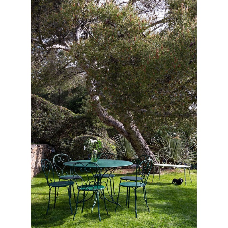 Chaise empilable 1900 Fermob - violet | Made In Design