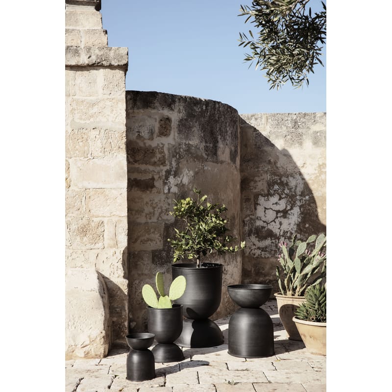 Vaso per fiori Hourglass Extra Small di Ferm Living - nero | Made In Design