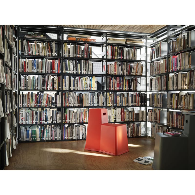 Hocker Stool-Tool von Vitra - klatschmohnrot | Made In Design