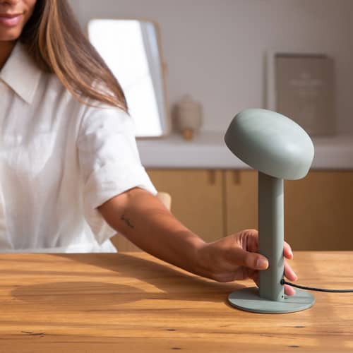 Lampe de table NOD LED TIPTOE / H 25 cm - Vert gris - Métal | Made In ...
