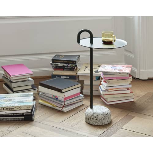 Table d'appoint Bowler Hay / granit - Rouge - Métal pierre | Made In Design