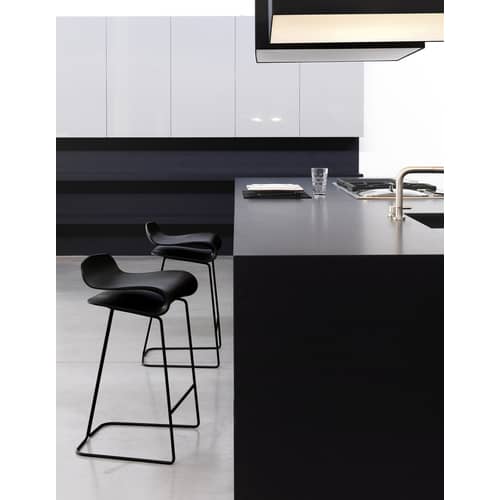 Tabouret de bar BCN Kristalia / H 66 cm - Noir - Plastique | Made In Design