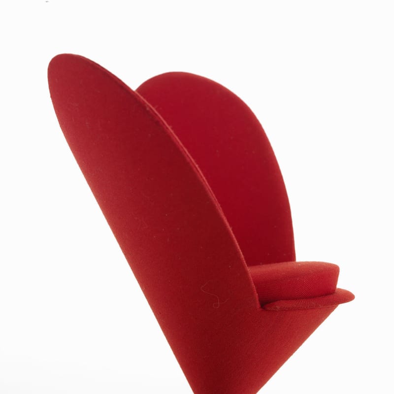 Miniature Heart-Shaped Cone Chair Vitra - rouge | Made In Design