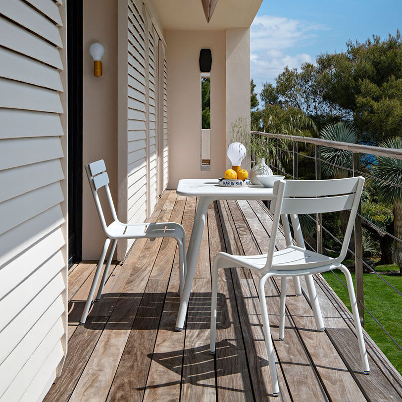 Chaise empilable Luxembourg / Aluminium - Pain d'épices - FERMOB ...